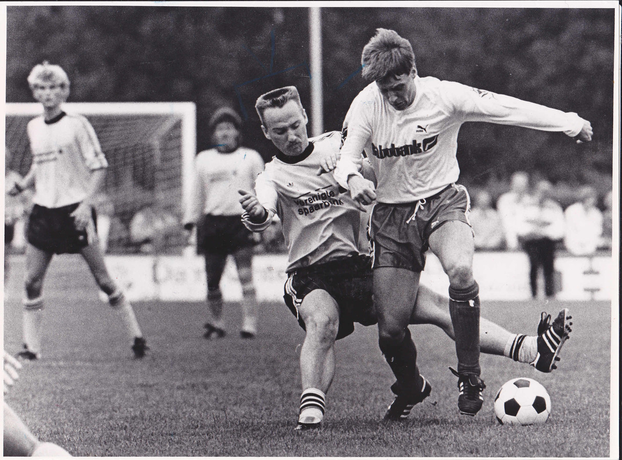 Voetballer Peter Verhoeven speelde in de schaduw van broer Leo | Foto ...