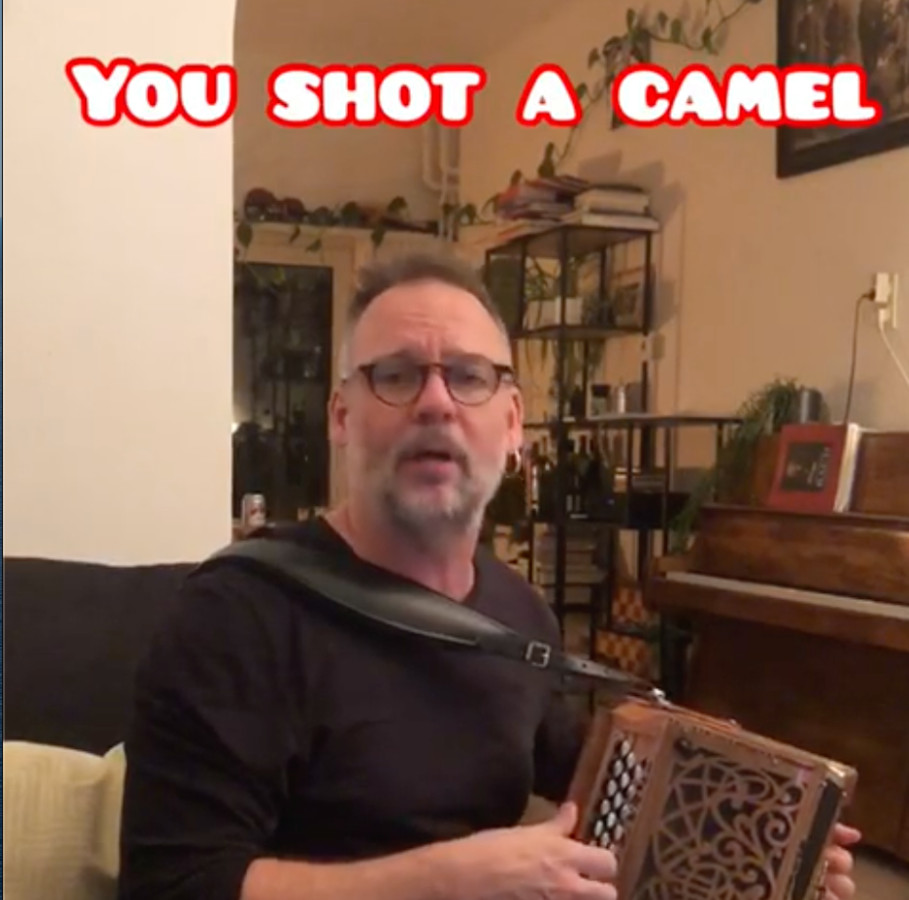 BELUISTER. Volkszanger Wim Claeys lacht in nieuw nummer met het Engels ...