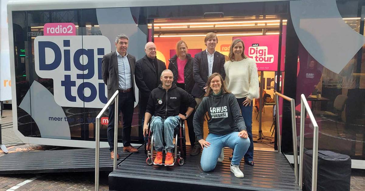 Radio2 Digitour helpt Roeselare iedereen mee te krijgen met de digitale ...