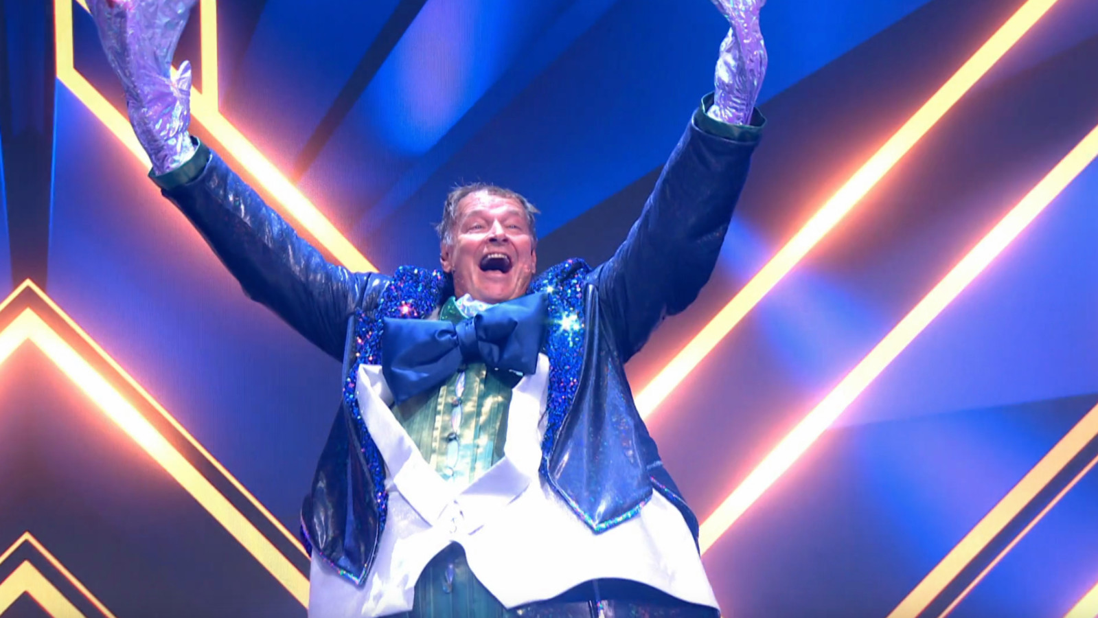 Panel kan oren en ogen niet geloven bij onthulling The Masked Singer ...