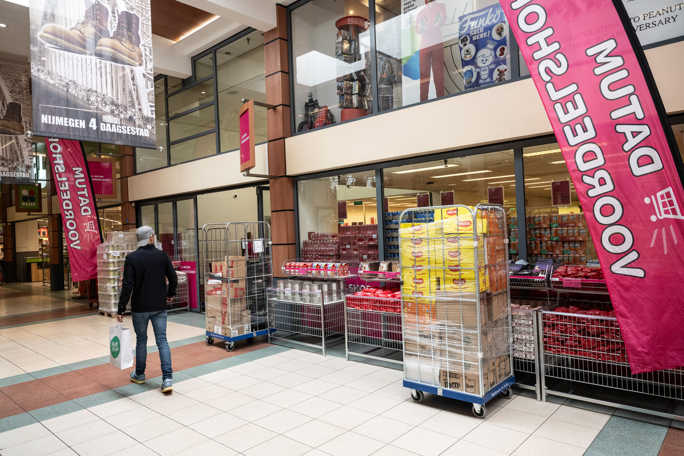 Deze nieuwe winkel verkoopt producten die over de datum zijn: ‘Klanten ...