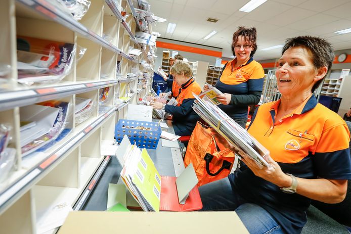 Alphens distributiecentrum PostNL dicht | Alphen | AD.nl