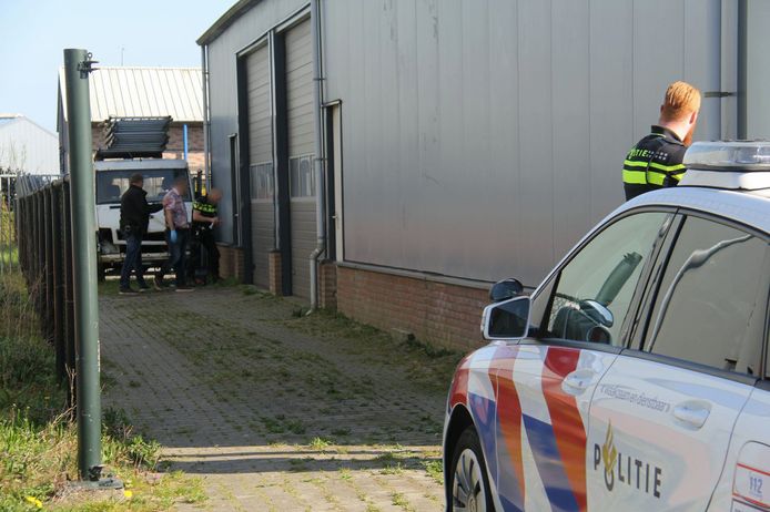 Politie doet inval bij bedrijfspand in Steenwijk, ontdekt ...