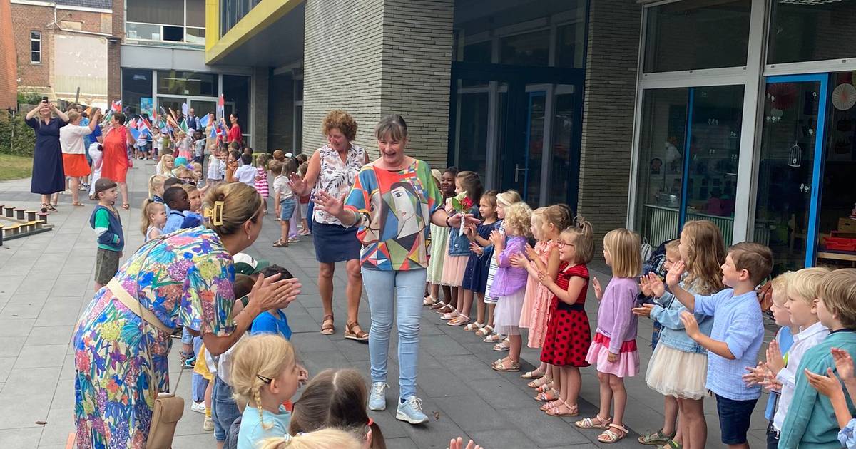 Basisschool De Verrekijker neemt feestelijk afscheid van kleuterjuffen ...