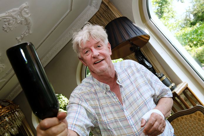 Jan is ‘eigenlijk een lafaard’, maar ging zijn overvaller met een fles ...