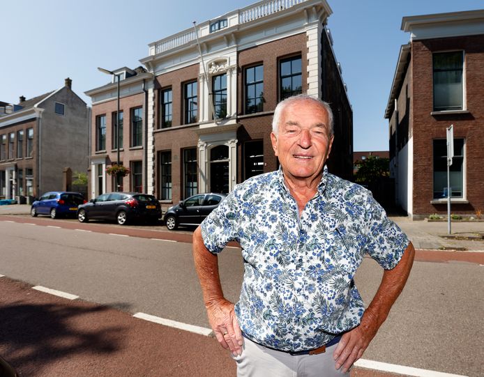 Oud-rechercheur deelt avonturen: ‘Vrouw stond met mes waarmee moord was ...