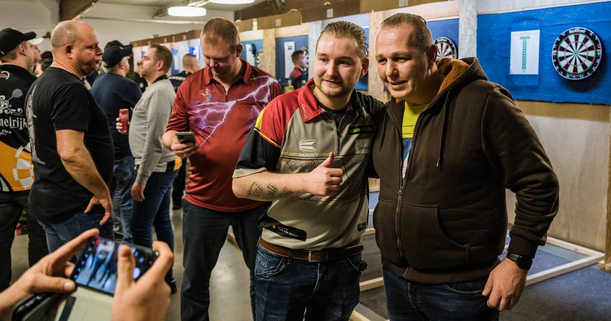 Eerste dartstoernooi in Pakawi Park lokt, mede dankzij uithangbord ...
