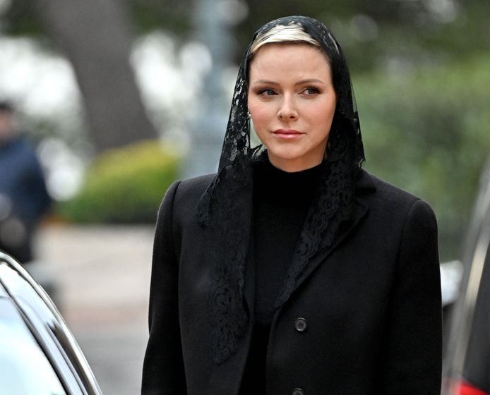 Opnieuw zorgen om prinses Charlene die zich volledig op haar geloof ...