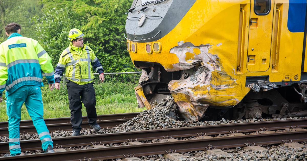 Trein ontspoort na botsing Wouw | Treinbotsing Wouw | bndestem.nl