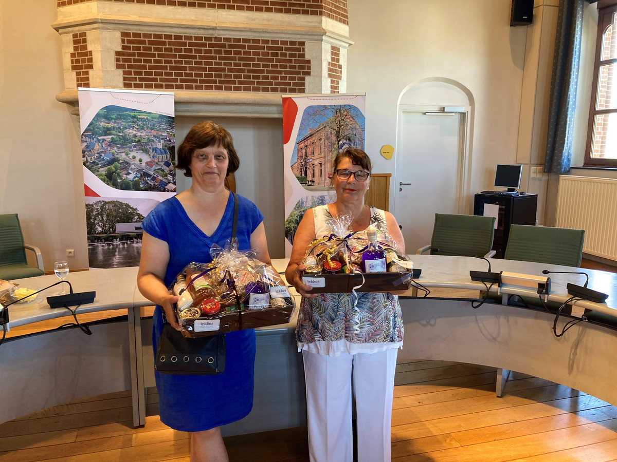 Bezoekers Proevertjesmarkt vallen in de prijzen: Vera en Marjan winnen ...