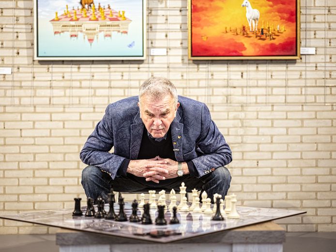 Schaken is weer hip, en daar is schaakmeester Hans Böhm maar wat blij ...