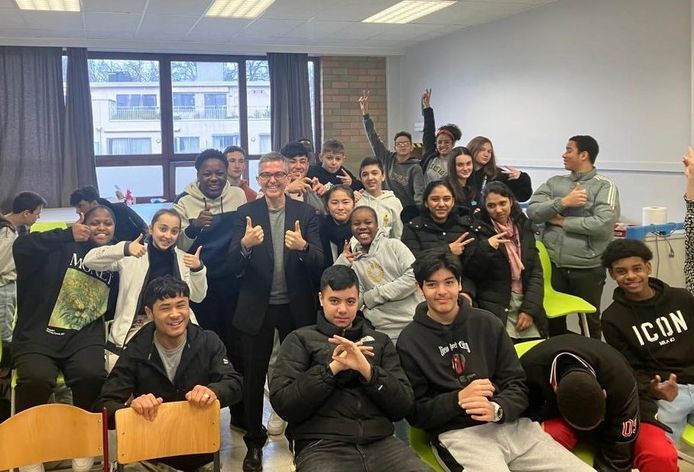 CEO van Technopolis staat een dagje voor de OKAN-klas van VTI Lier: “Een unieke kans om jongeren ...