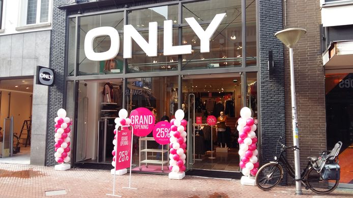 Ballonnen en roze champagne bij mega-Only in Eindhoven | Eindhoven | ed.nl