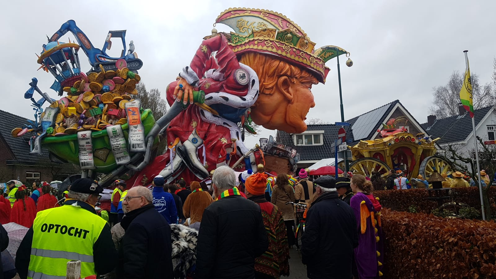 Zoek jezelf! Bekijk de optocht van Boemeldonck terug | Foto | bndestem.nl