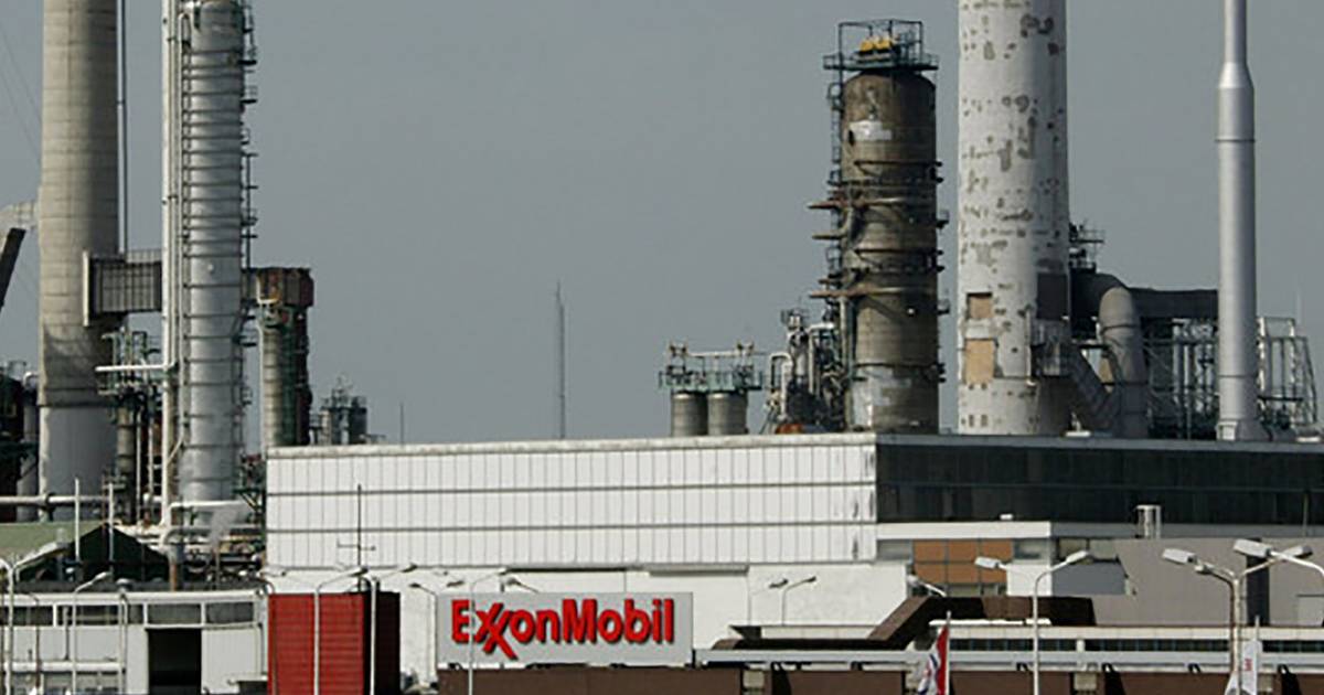 Eerste schop grond in voor raffinaderij ExxonMobil | Rotterdam | AD.nl