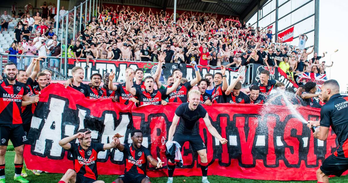 Almere City FC gehuldigd voor eerste promotie naar eredivisie | Almere ...