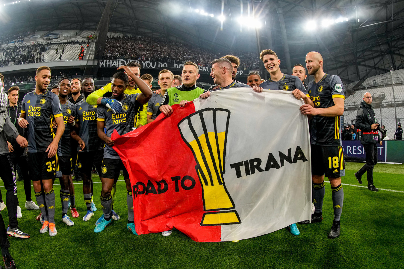 Feyenoord gaat naar Tirana: met deze uitzinnige fans zouden ...