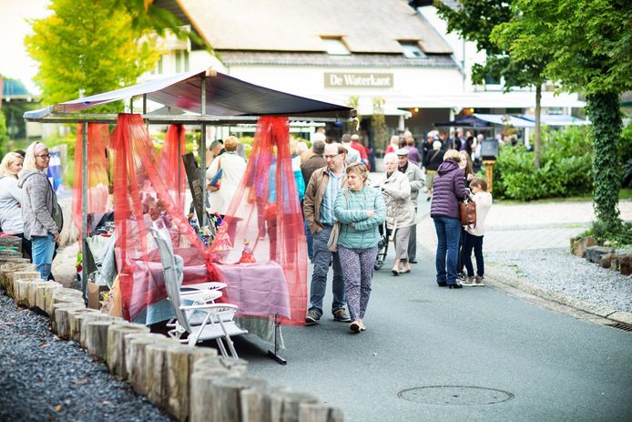 Verdwijnen van jaarmarkt op Lommel Kermis zorgt voor onenigheid ...