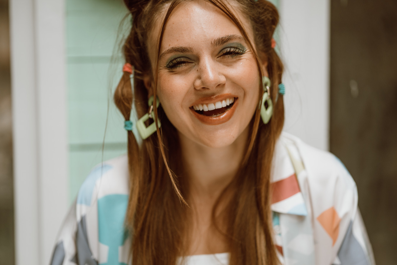 Laura Omloop maakt muzikale comeback na moeilijke periode: “Mijn mama ...