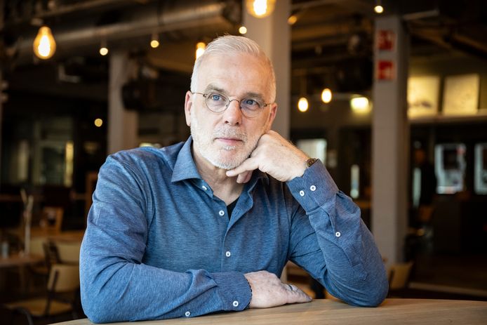 Als 3-jarige dacht Howard dat zijn moeder niet van hem hield, nu weet ...