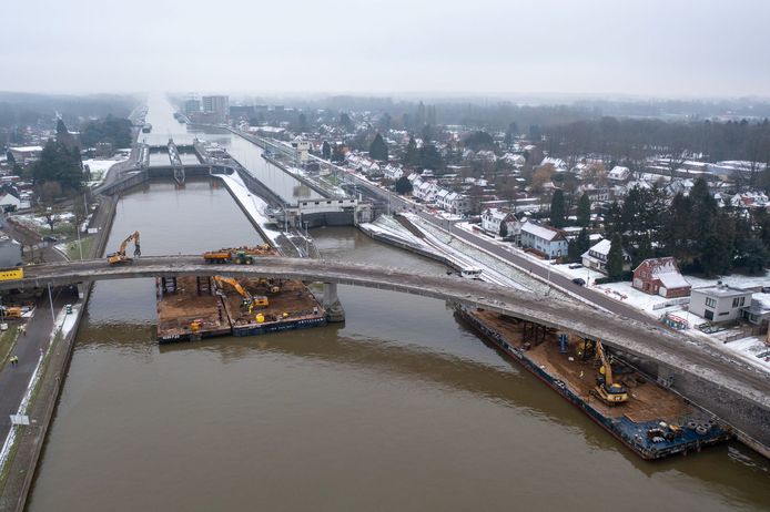 KIJK. Afbraak ‘bananenbrug’ is sluitstuk van grote ‘bruggenoperatie’ op ...