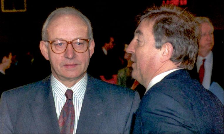 ‘Ze hebben mijn vader gedood om gratis naar de hoeren te kunnen’: de ...