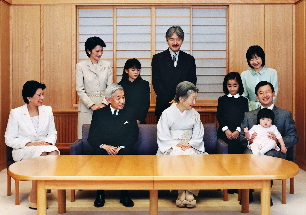 De oude keizer van Japan wilde het ambt menselijker maken, de nieuwe ...