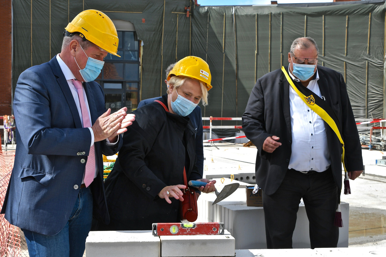 Motena legt eerste steen van de uitbreiding voor rusthuis Sint-Henricus ...