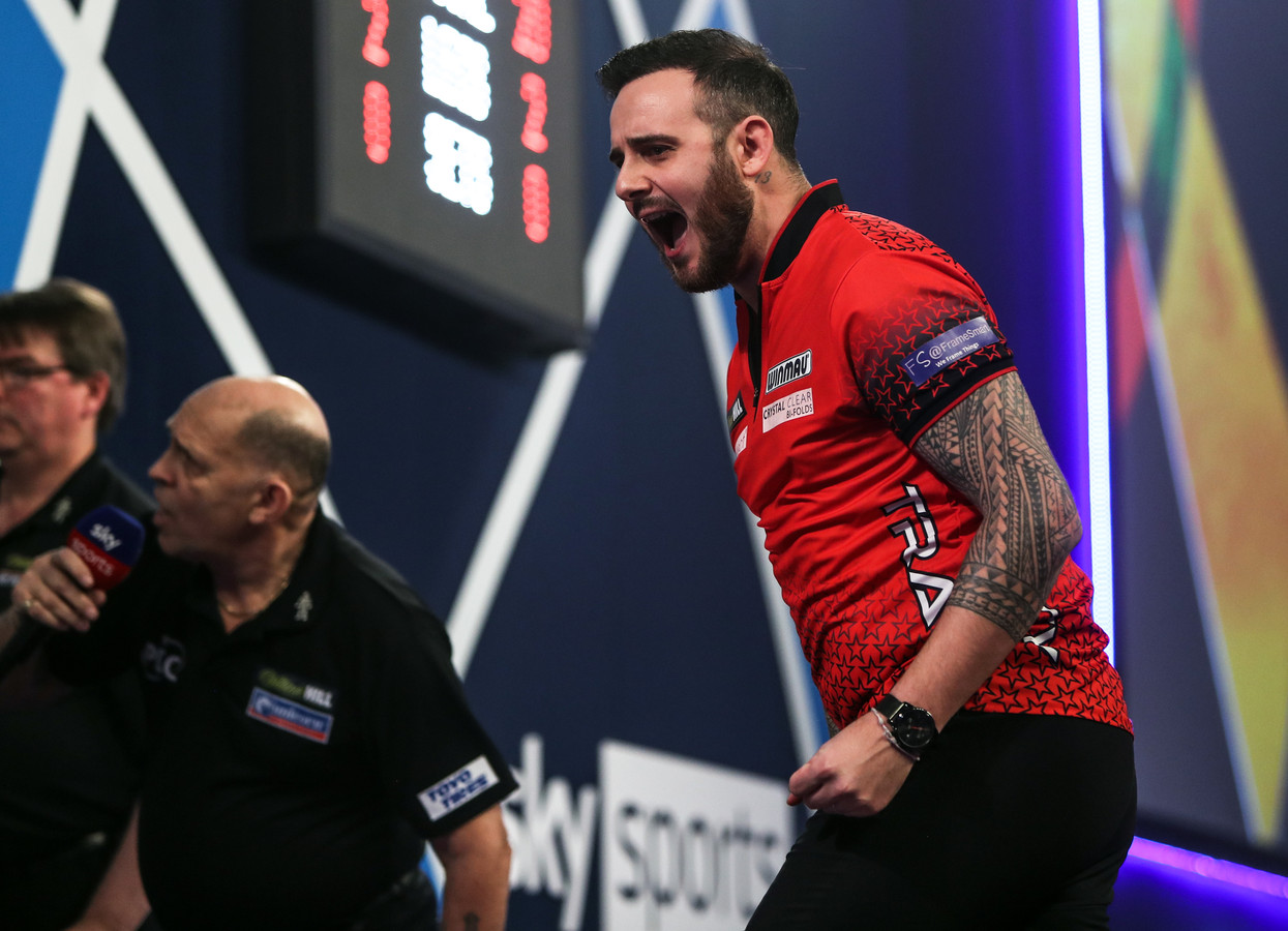 Joe Cullen plaatst zich met de hakken over de sloot voor derde WK-ronde ...