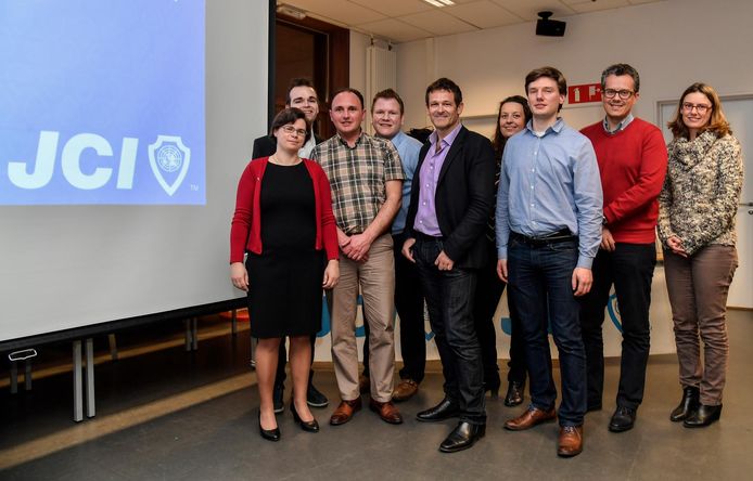 JCI ontvangt mediafiguur Paul Koeck | Dendermonde | hln.be