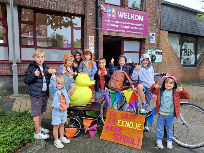 Grote badeend zet leerlingen Annuncia op weg in nieuwe schooljaar ...