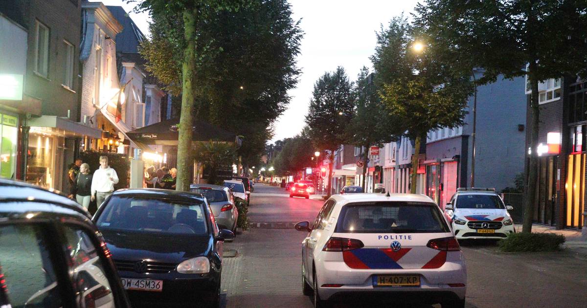 Man aangehouden bij café in Waalwijk: zwaaide scheldend met een mes ...