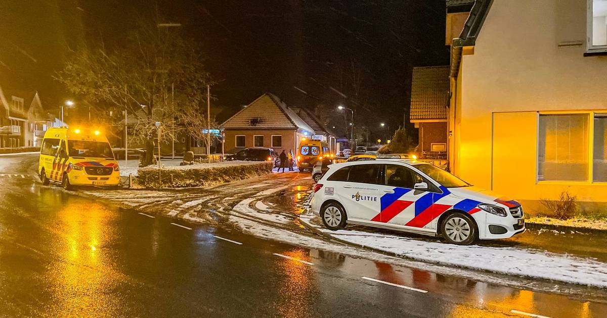 Man ernstig gewond bij val van dak in Loenen | Apeldoorn | destentor.nl