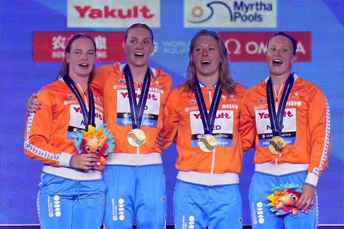 Estafettezwemsters stunten met goud bij WK in Doha: ‘Holy shit, wat is ...