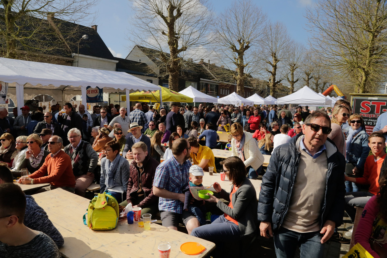 Dit weekend opnieuw wielerfeest in Herzele Dorp van de Ronde | Foto ...