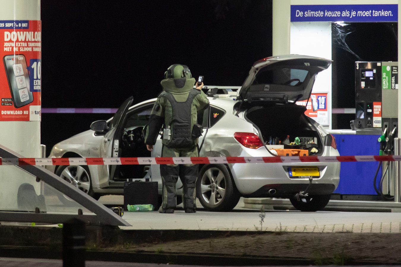 Cel- en taakstraf voor Rico (24) uit Baarn die flitspaal wilde opblazen ... Cel- en taakstraf voor Rico (24) uit Baarn die flitspaal wilde opblazen ...