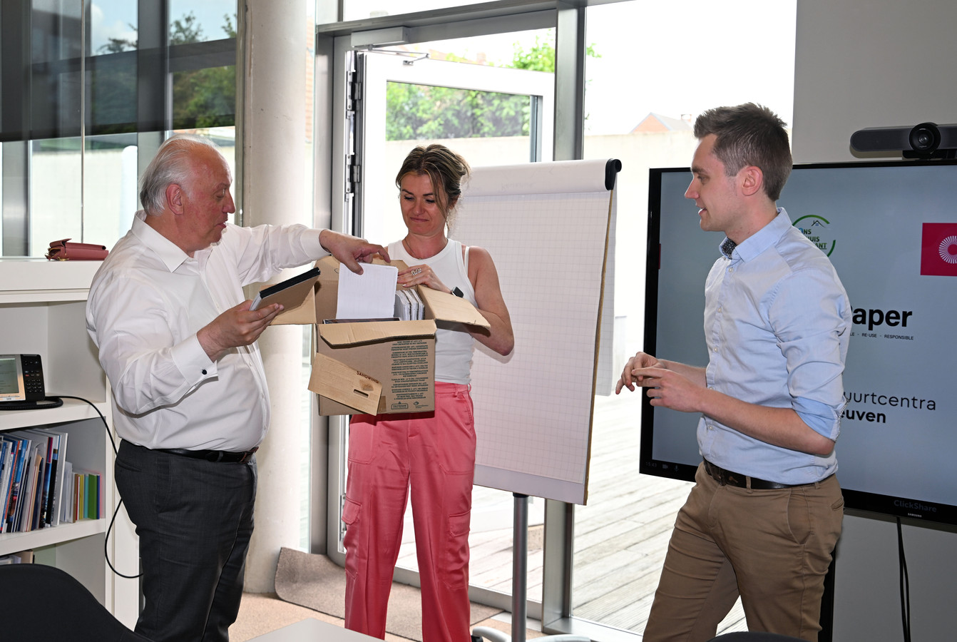 RePaper vormt oud papier en karton Jasper-Eyers Architects om tot ...