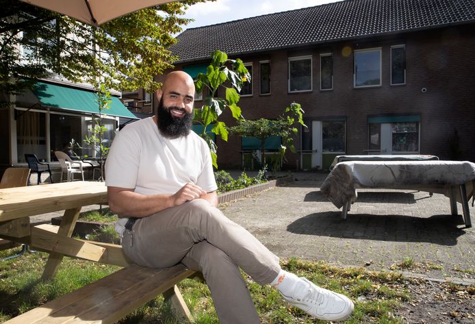 Ramzi is manager van de nieuwe opvang voor jonge vluchtelingen in ...