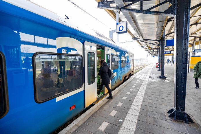 Inchecken met bankpas kan nu ook bij Blauwnet | Enschede | AD.nl