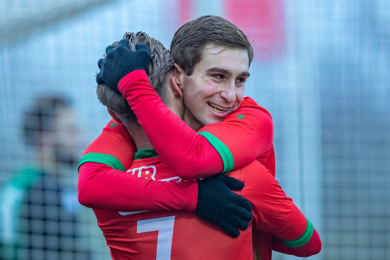 Blauw-Zwart doet Nederlands elftal na en HBS is winterkampioen: lees ...