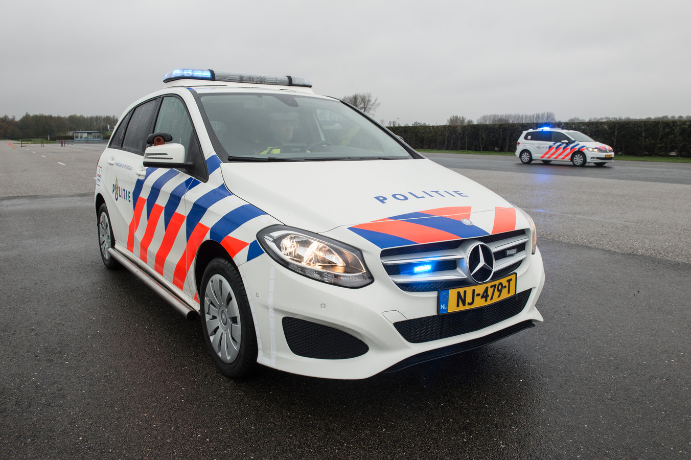 Gemist? Klachten over nieuwe politiewagen en inval in Deventer | Foto ...