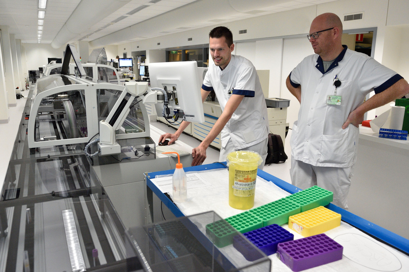 Vernieuwd laboratorium Groene Hart Ziekenhuis | Foto | AD.nl