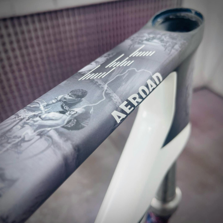 “Merci Poupou”: hommage aan opa Poulidor op fiets Mathieu van der Poel ...