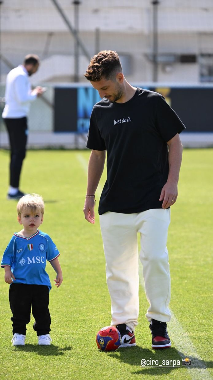 Weer even God in Napels: Dries Mertens neemt zoontje Ciro mee naar ...