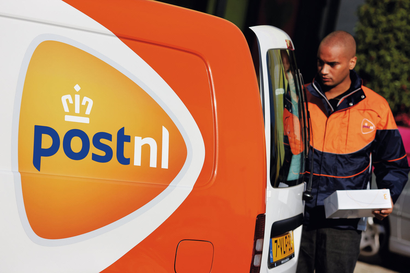 PostNL gaat ook boodschappen leveren in België | Foto | AD.nl