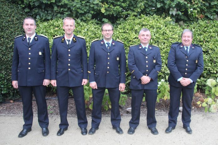 Vriendenkring viert zes brandweermannen met 25 jaar dienst: “Samen goed ...