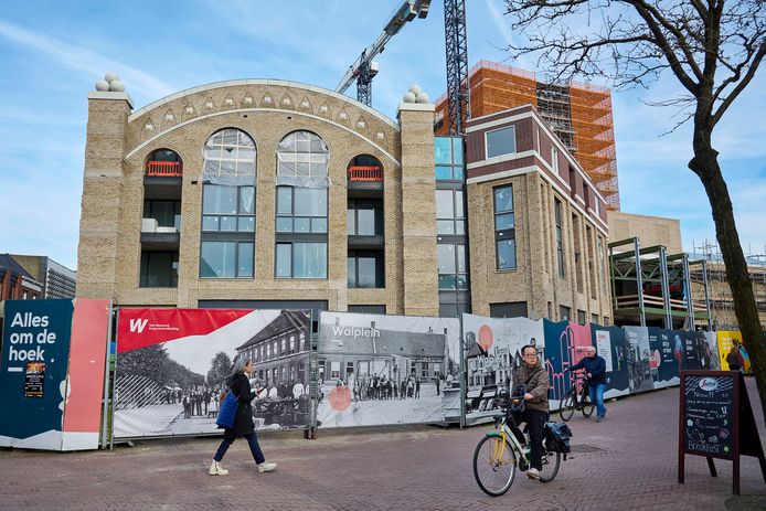Is het een kerk? Is het een station? Nee, het is het Walkwartier in Oss ...