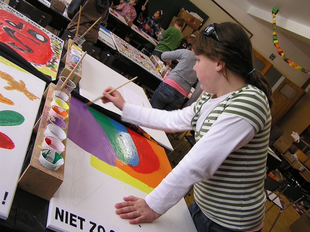 Leerlingen ontwerpen zelf Graag Traag-borden | Foto | hln.be