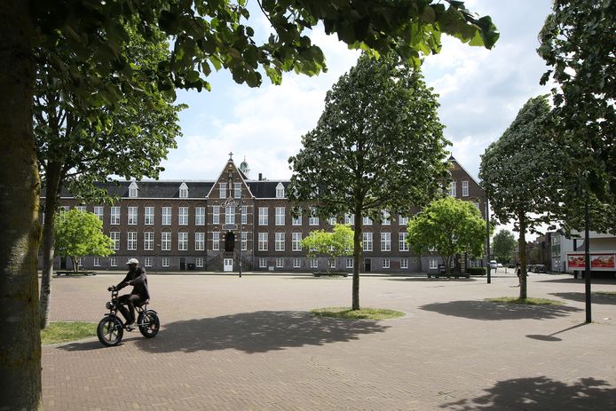 Geen expats maar opvang van vluchtelingen, de buurt vindt het maar zo ...