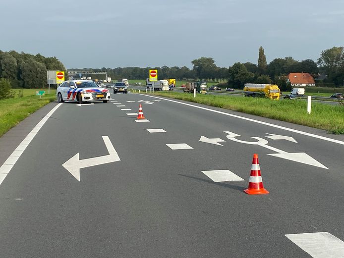 Een rijstrook vanaf de A1 richting Holten tijdelijk afgesloten vanwege aanrijding | Rijssen ...